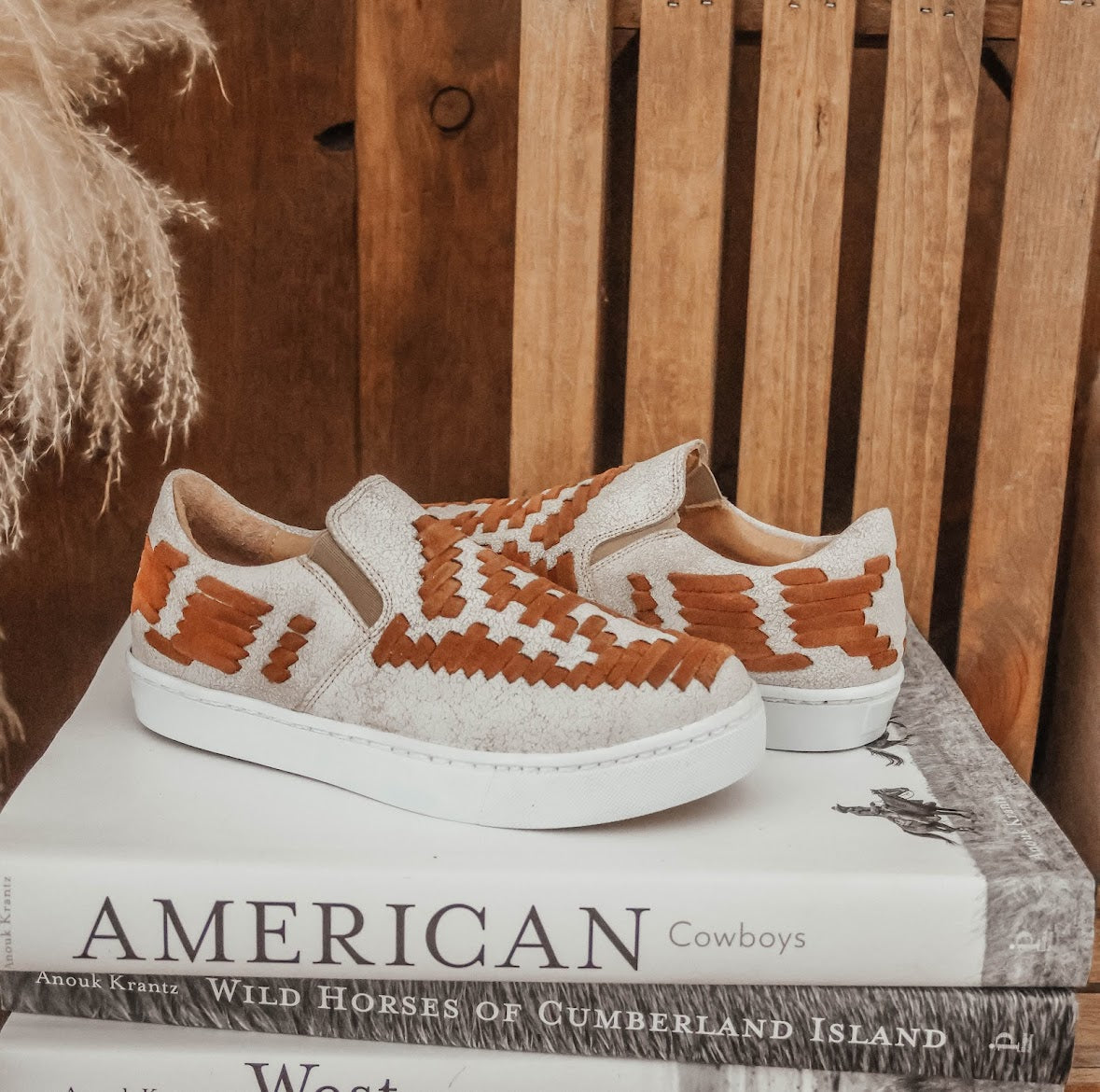 THE DAKOTA SHOE - RUST – 7 Bar Boutique